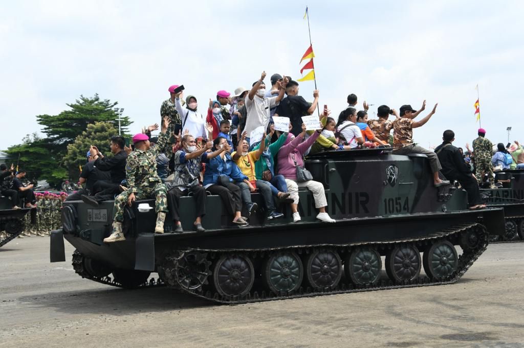 Marinir Hadir Sebagai Solusi Saat Rakyat dan Negara Ini Membutuhkan ...