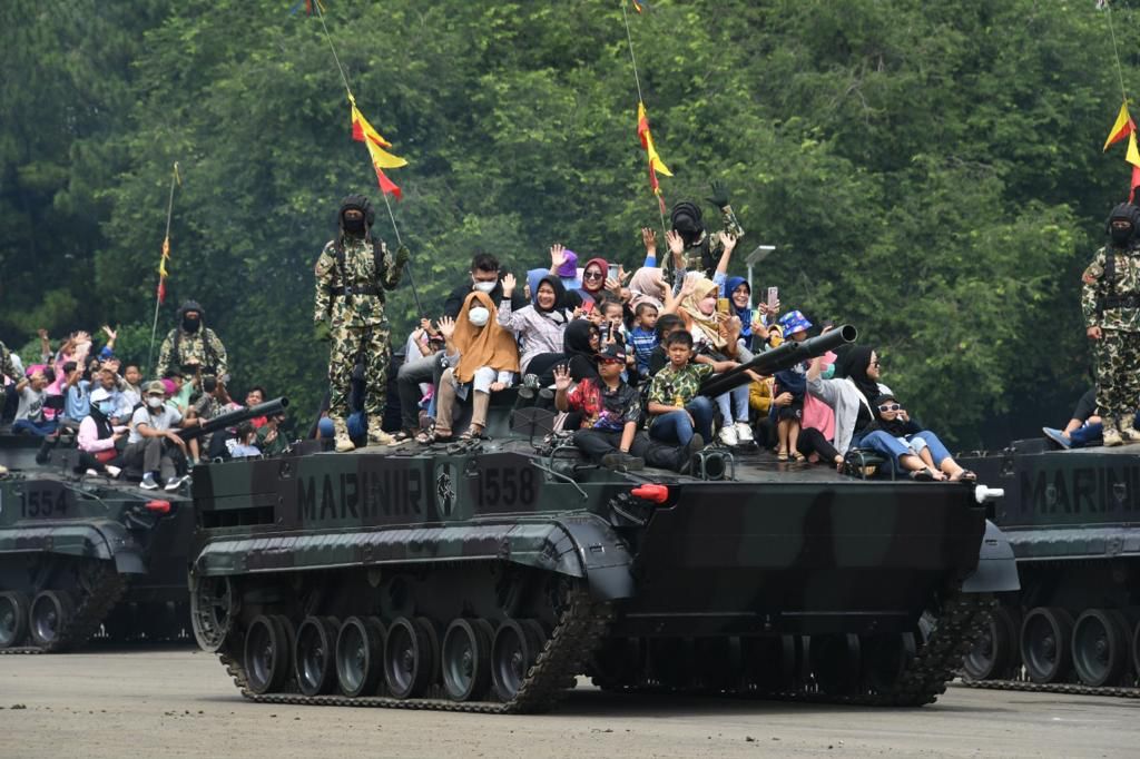 Marinir Hadir Sebagai Solusi Saat Rakyat dan Negara Ini Membutuhkan ...